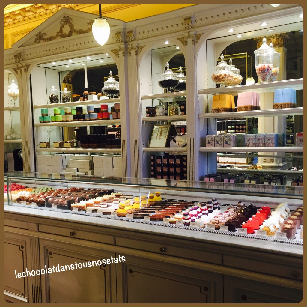 Balade gourmande au Salon de Thé Angelina, rue de Rivoli, Paris – Le ...